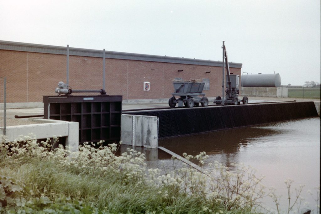 Fox Narrowboats | Boating on the Middle Level in May 1984 Part 1 with ...